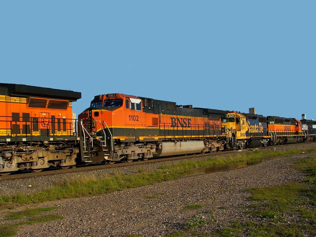 BNSF 1102 & BNSF 2641